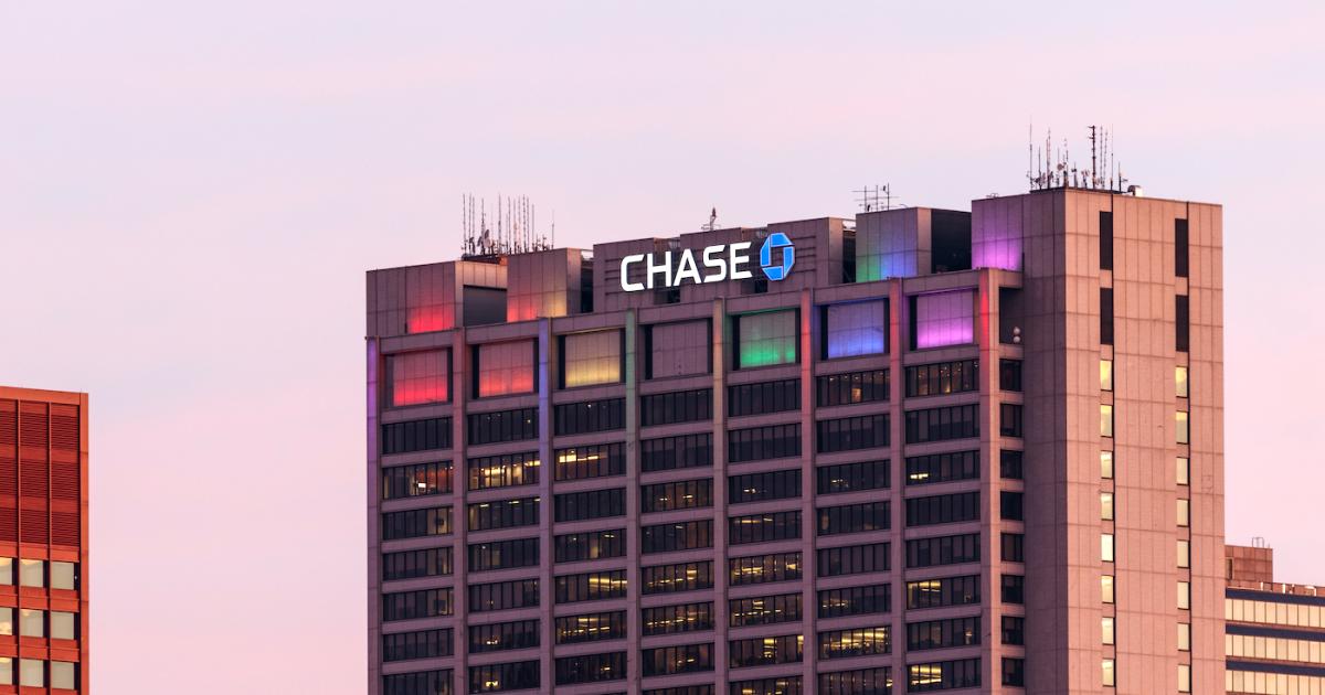 Chase searches for new skyscraper, downtown rentals rebound + more news ...