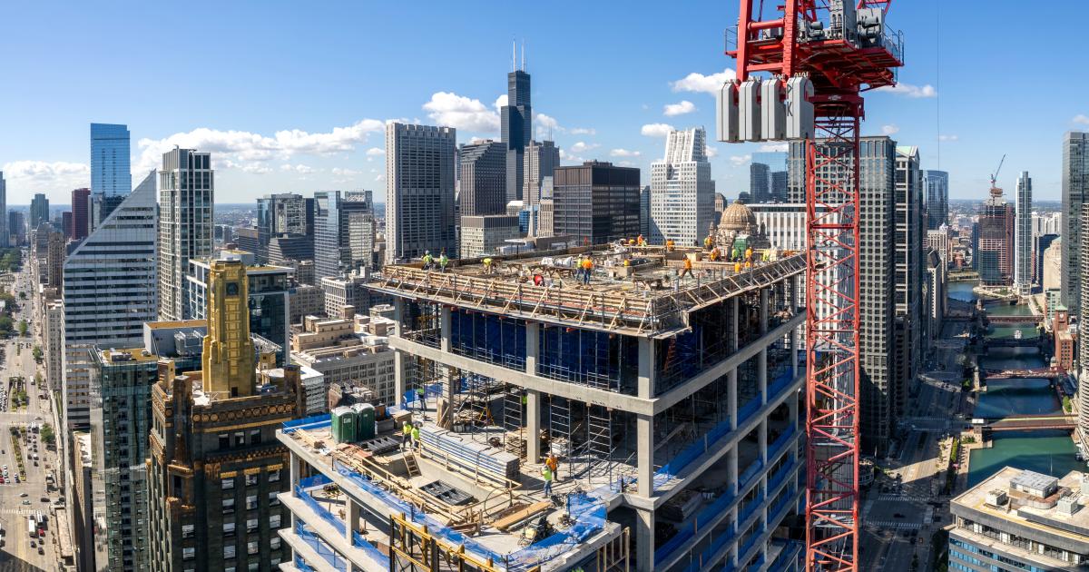 47-story hotel and apartment tower tops off above Michigan Avenue ...